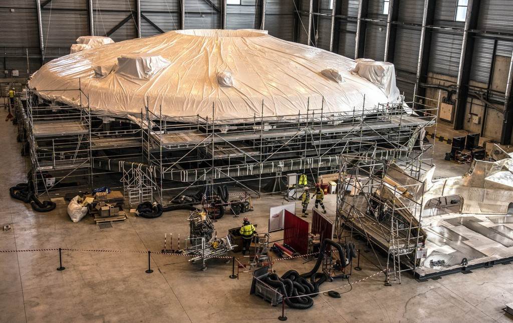 Cryostat fabrication on site
